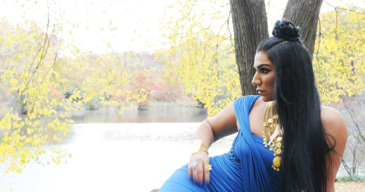 Asa Soltan Rahmati Shines Like a Diamond With Her New Diamond Water ...